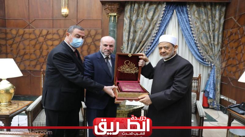 الرئيس الفلسطيني يهدي شيخ الأزهر أول نسخة من مصحف المسجد الأقصى | دين ...