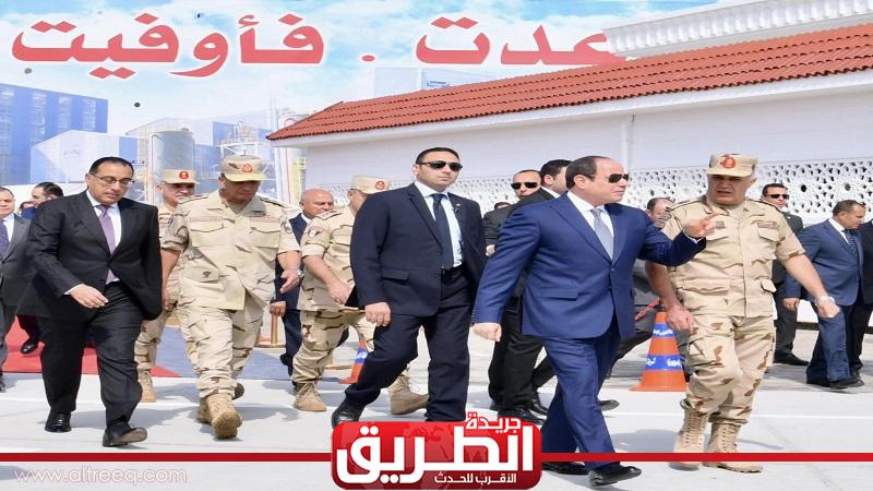 متحدث الرئاسة ينشر صور الرئيس السيسي خلال افتتاح مصنع الرمال السوداء