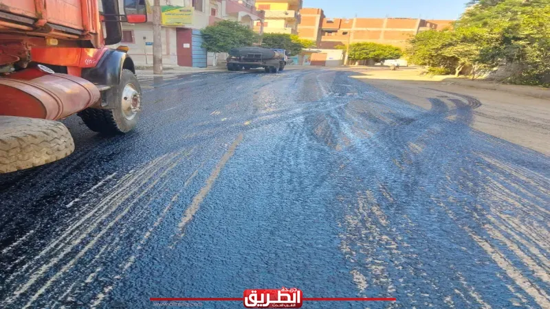 بدء أعمال رصف طريق العيايشة بكوم حمادة بطول 500 متر وبتكلفة 5 ملايين ...